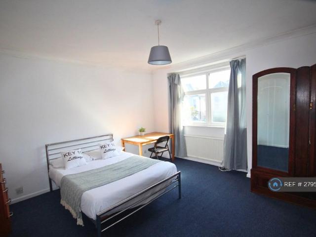 Francis Avenue, Southsea, PO4 5 bed terraced house to rent £2,505 pcm £578 pw