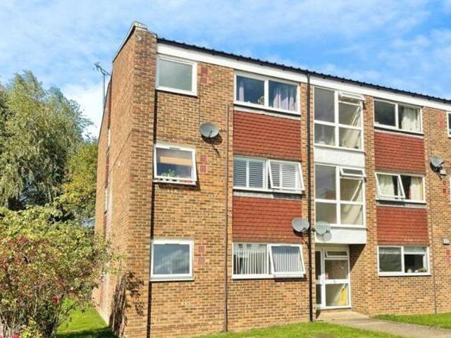 Francis Close, Hitchin, 2 Bedroom Flat