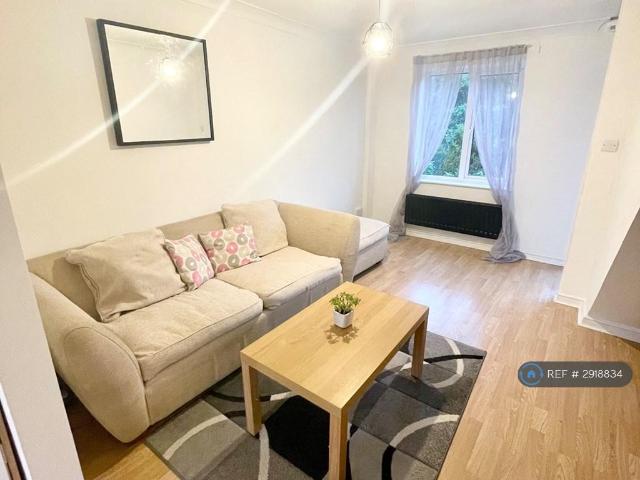 Francis Close, London, E14 2 bed end of terrace house to rent £2,300 pcm £531 pw