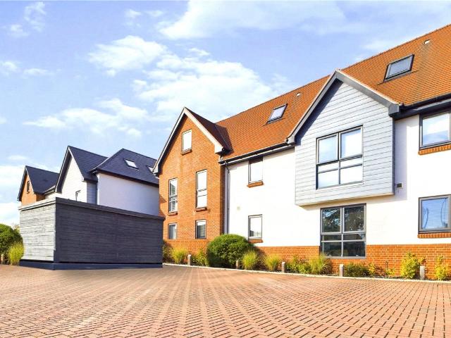 Francis Close, Thatcham, Berkshire RG18, 2 bed flat to rent, £1,400 pcm | PrimeLocation