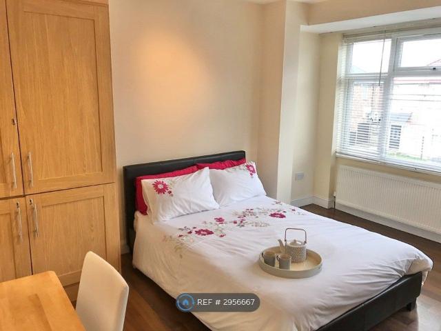 Francis Road, Harrow HA1, Room to rent, £925 pcm | PrimeLocation
