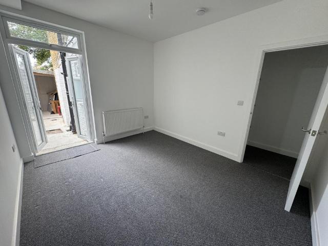 Francis Road, London, E10 1 bed flat to rent £1,750 pcm £404 pw