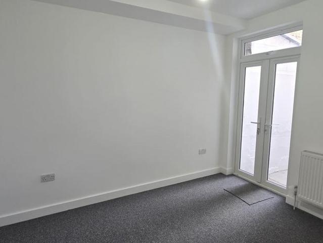 Francis Road, London, E10 1 bed flat to rent £1,750 pcm £404 pw