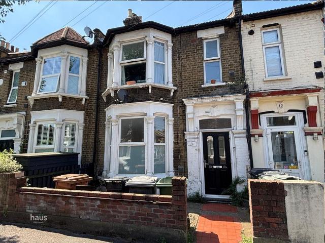 Francis Road, London, E10 2 bed apartment to rent £2,000 pcm £462 pw