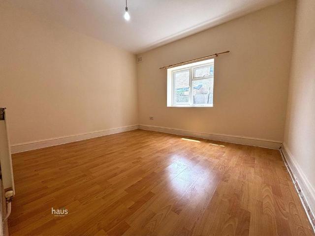 Francis Road, London, E10 2 bed apartment to rent £2,000 pcm £462 pw