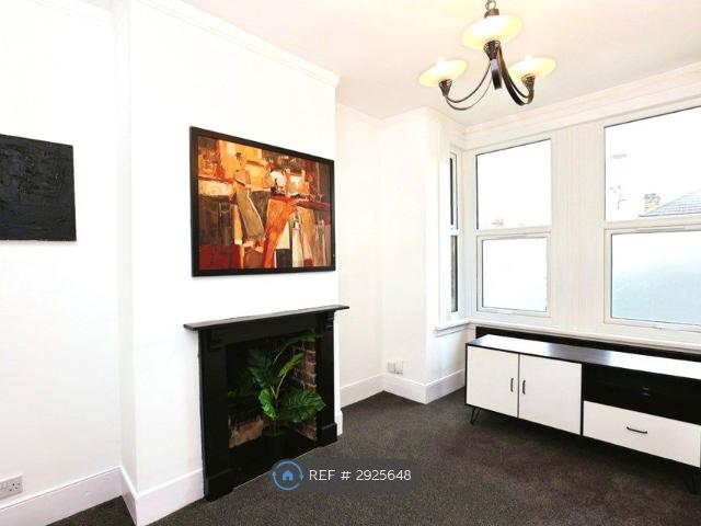 Francis Road, London E10, 2 bed maisonette to rent, £2,050 pcm | PrimeLocation