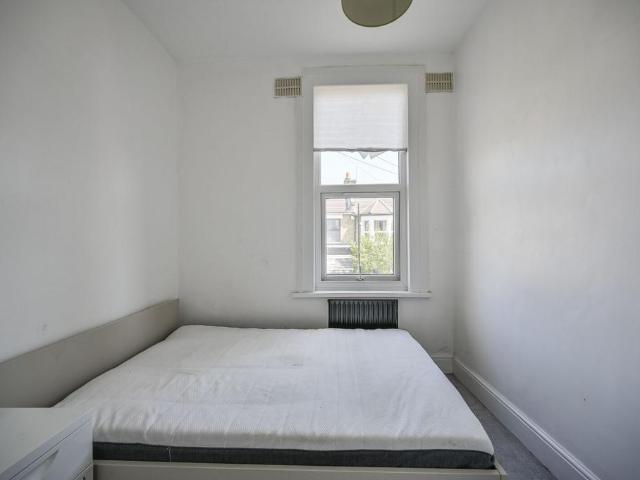 Francis Road, Leyton, London, E10 2 bed maisonette to rent £2,450 pcm £565 pw