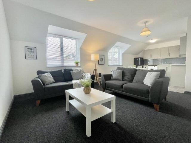 Francis Street, Swansea SA1, 5 bed flat to rent, £2,125 pcm | PrimeLocation