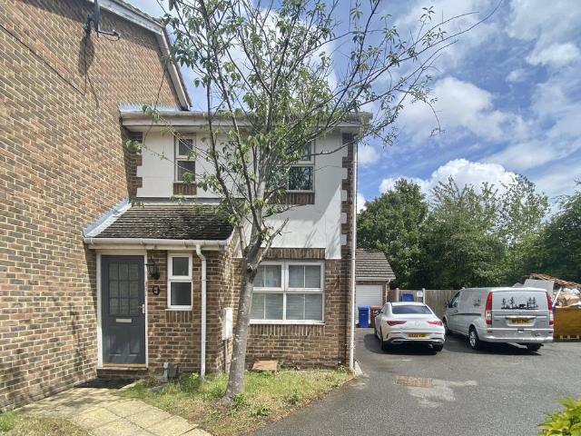 Francisco Close, Grays, RM16 3 bed house to rent £1,850 pcm £427 pw