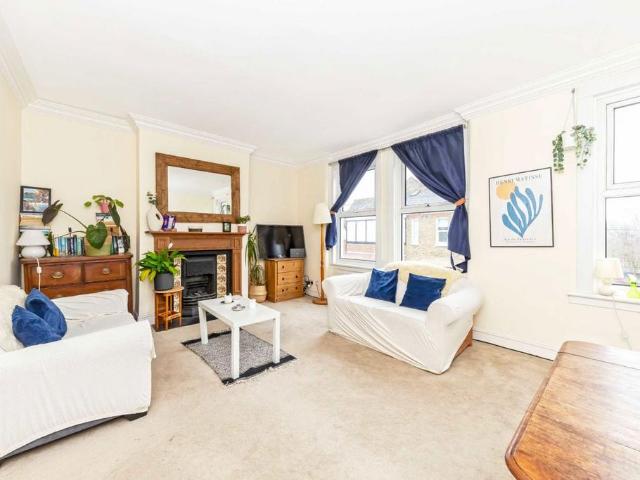 Franciscan Road, London SW17 2 bed flat to rent £2,100 pcm £485 pw