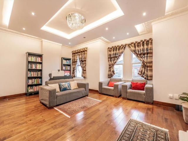 Franciscan Road, London SW17 2 bed maisonette to rent £2,700 pcm £623 pw