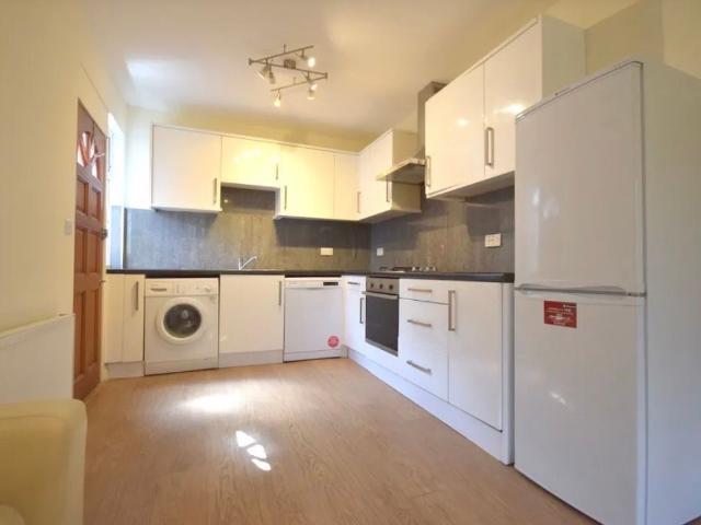 Franciscan Road, London SW17, 4 bed flat to rent, £3,200 pcm | PrimeLocation