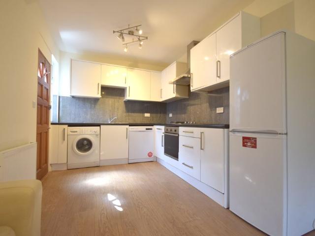 Franciscan Road, Tooting SW17, 4 bed flat to rent, £3,200 pcm | PrimeLocation