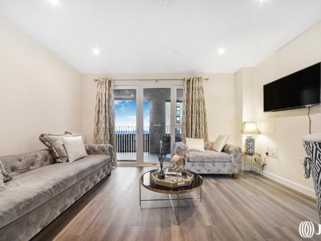 Frank Searle Passage London E17 2 bed apartment to rent £2,380 pcm £549 pw
