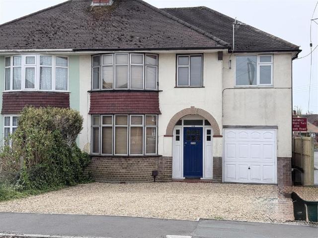 Franklynn Road, Haywards Heath, West. 4 bed house to rent £2,295 pcm £530 pw