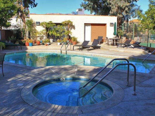 Franklin Townhomes 2 Bedroom Home for Rent at 10230 Independence Ave, Los Angeles, CA 91311 Chatsworth