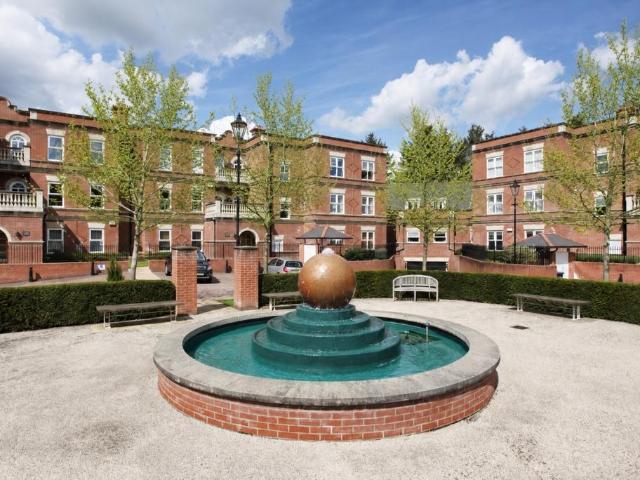 Franklin Court Wormley GU8 2 bed flat to rent £1,650 pcm £381 pw