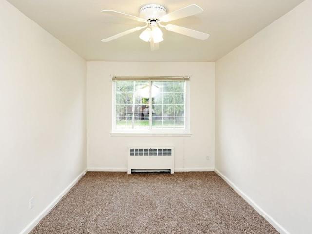 Franklin Court Apartments 2 Bedroom Apartment for Rent at 4925 Franklin Ave, Des Moines, IA 50310 Merle Hay