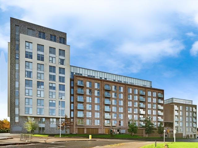 Franklin Court, Brook Road, Borehamwood WD6, 2 bed flat to rent, £1,850 pcm | PrimeLocation