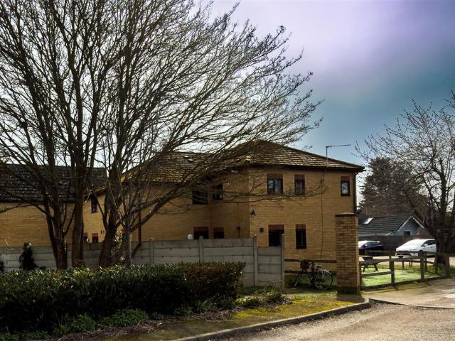 Franks Lane, Cambridge CB4, 2 bed flat to rent, £1,600 pcm | PrimeLocation