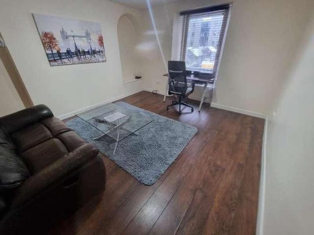 Fraser Road, First Floor Left, AB25