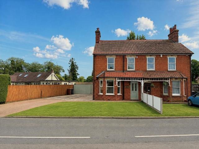 Freckenham Road, Worlington, Suffolk. 3 bed semi detached house to rent £1,685 pcm £389 pw