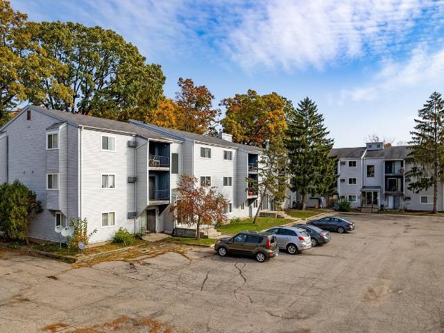 Fred Louisa Flatz Studio Apartment for Rent at 814 Louisa St, Lansing, MI 48911