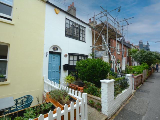 Frederick Gardens, Brighton BN1, 2 bed flat to rent, £1,900 pcm | PrimeLocation