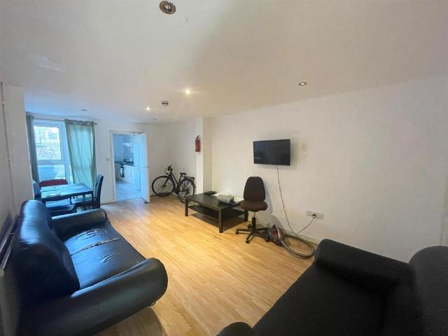 Frederick Grove 6 bed house share to rent £3,510 pcm £810 pw