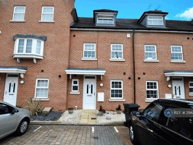 Frederick Place, St. Albans, AL2 4 bed semi detached house to rent £2,600 pcm £600 pw
