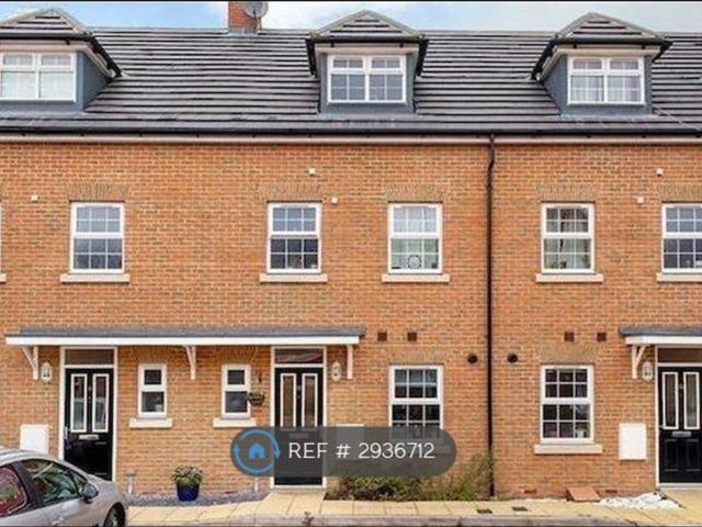 Frederick Place, St Albans AL2, 3 bed terraced house to rent, £2,500 pcm | PrimeLocation