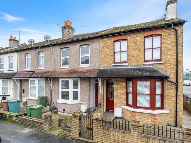Frederick Road, Cheam, Sutton 5 bed terraced house to rent £5,500 pcm £1,269 pw