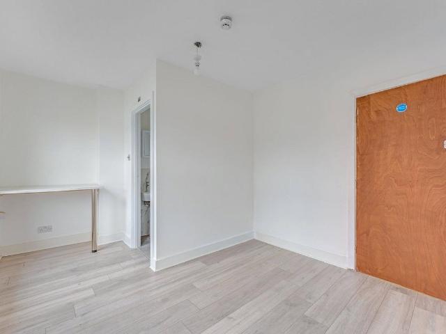 Frederick Road, Sutton SM1, Room to rent, £1,295 pcm | PrimeLocation