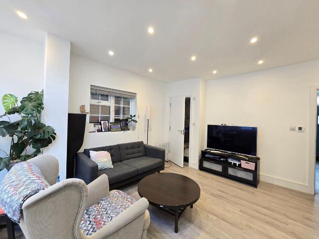 Fredericks Place, London N12, 4 bed property to rent, £3,250 pcm | PrimeLocation