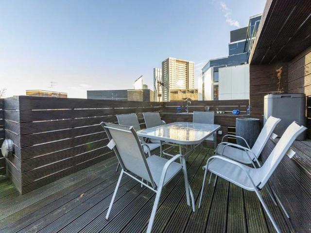 Fredericks Row, London EC1V 5 bed semi detached house to rent £7,000 pcm £1,615 pw