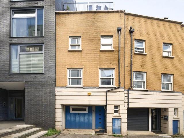 Fredericks Row, London EC1V 5 bed semi detached house to rent £7,000 pcm £1,615 pw