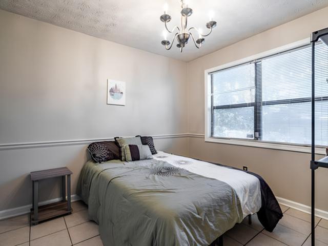 FREE AMENITIES ℹ PROFESSIONAL SUPER HOST Move in Fee Waived‼ Free High Speed Internet Cleaning Services Included Smart Lock Rooms All Utilities Included