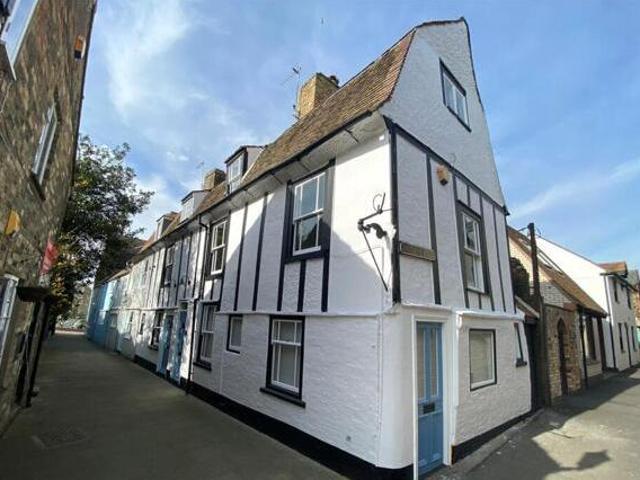 Free Church Passage, St. Ives, 3 Bedroom End