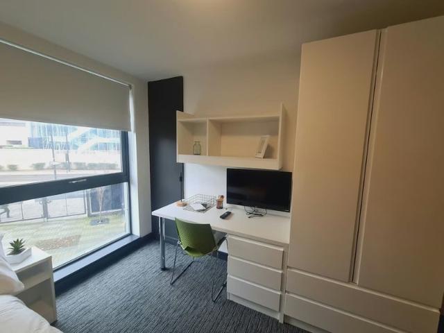 Free Two Weeks Tenancy Takeover Studio W Bills