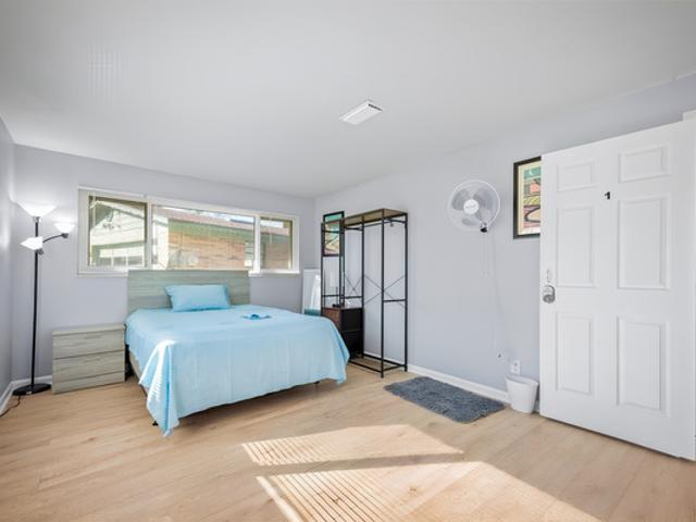 FREE WEEK ON US! Remodeled & Spacious Home in Jacksonville Fl close to Bus Stops! FREE WI FI Cleaning Services Comfy Rooms Extra Fridge Space