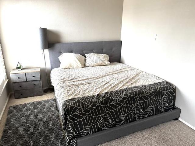 Free WiFi. Comfortable Bed & Spacious House 20 mins from Downtown Dallas