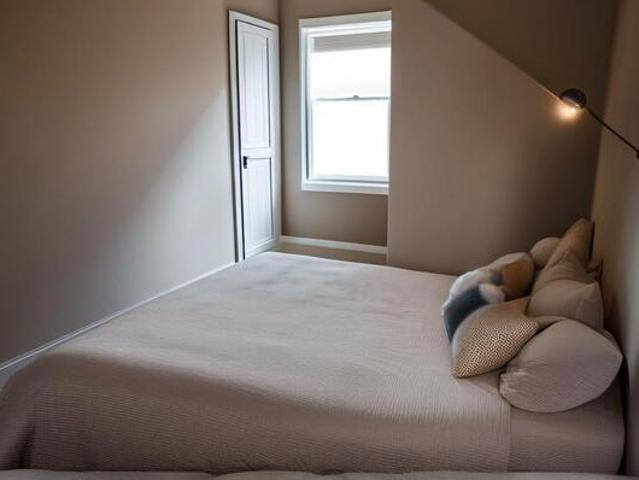 Free WiFi. Comfortable Bed & Spacious House 20 mins from Downtown Dallas