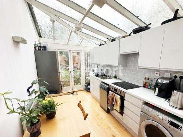 Freegrove Road, London, 3 Bedroom Flat