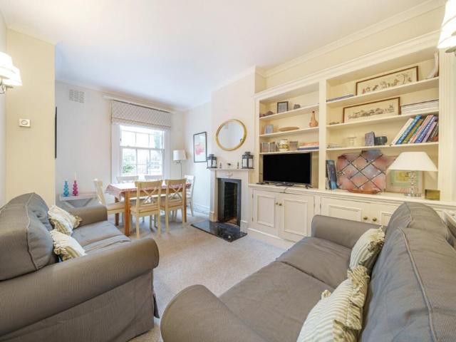 Freedom Street, London, SW11 2 bed flat to rent £2,450 pcm £565 pw