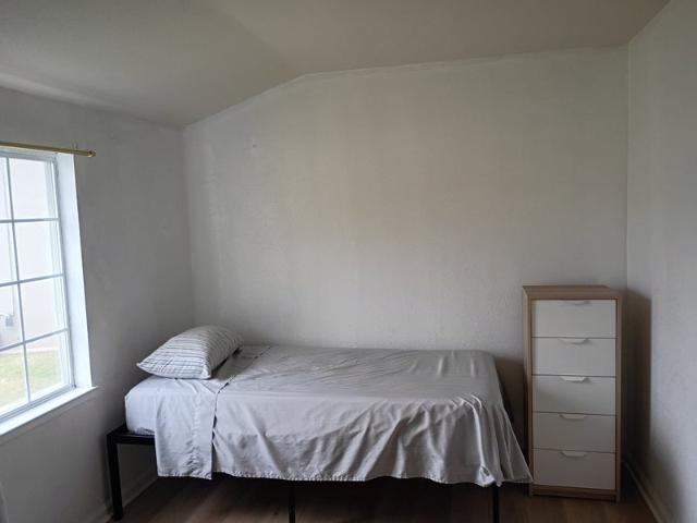 Freedom Shared House. Room and Board Shared Room