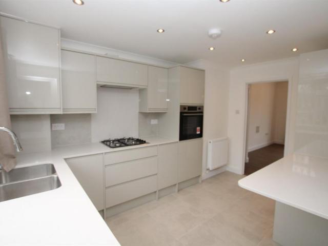 Freeland Park, Holders Hill Road. 2 bed apartment to rent £2,050 pcm £473 pw