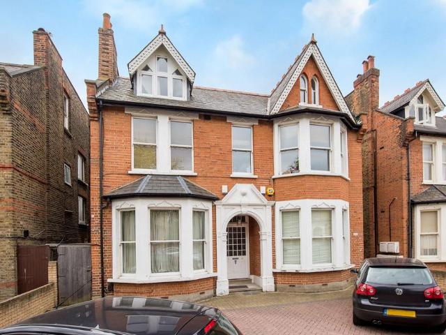 Freeland Road, Ealing, London, W5 2 bed flat to rent £2,400 pcm £554 pw