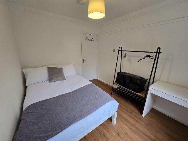 Freeman Square Room 2