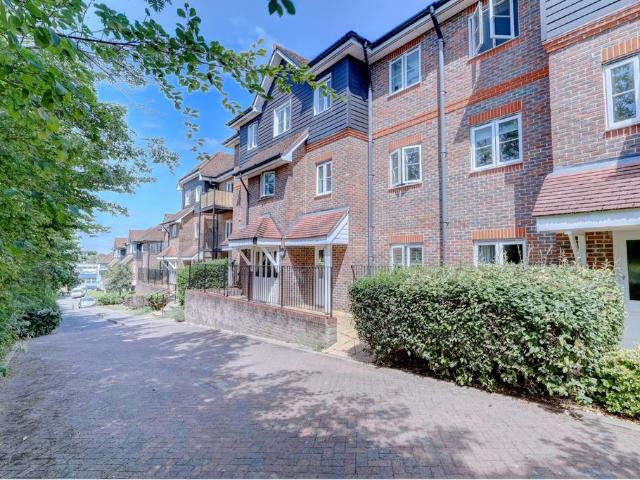 Freer Crescent, Buckinghamshire HP13 2 bed apartment to rent £1,450 pcm £335 pw
