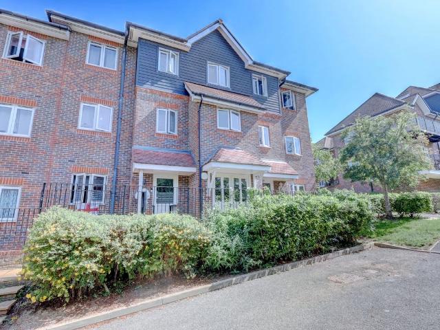 Freer Crescent, High Wycombe, Buckinghamshire HP13, 2 bed flat to rent, £1,450 pcm | PrimeLocation